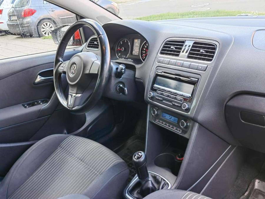 Sarkans Volkswagen Polo 2010 Viļņa, ar dzinēja tilpumu 1.60 L un nobraukumu 300 tūkst. km par 3350 €, foto 13 vietnē AUTOMOTO.COM.LV