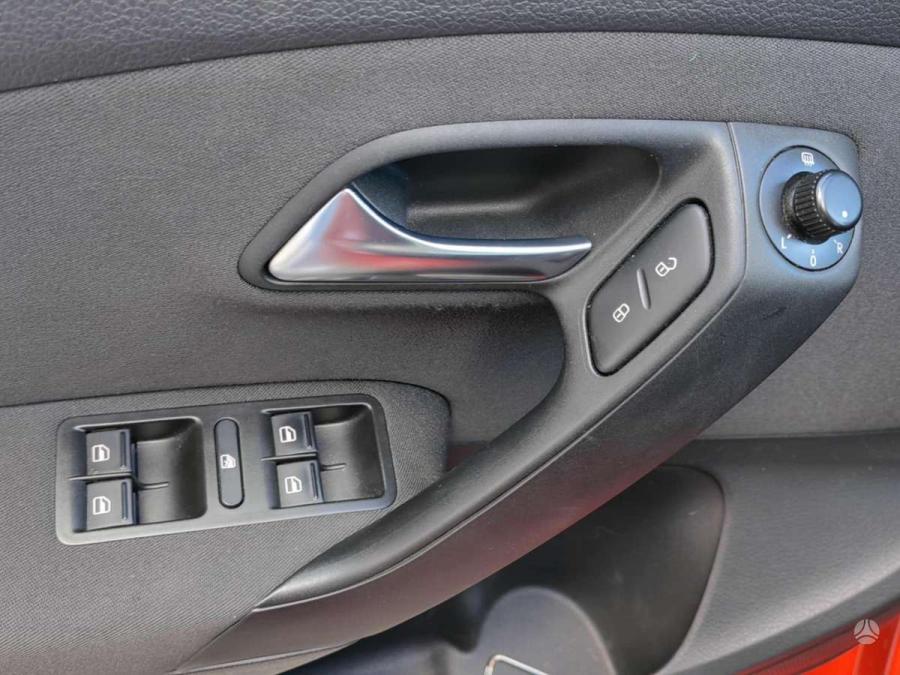 Sarkans Volkswagen Polo 2010 Viļņa, ar dzinēja tilpumu 1.60 L un nobraukumu 300 tūkst. km par 3350 €, foto 17 vietnē AUTOMOTO.COM.LV