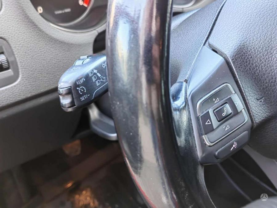 Sarkans Volkswagen Polo 2010 Viļņa, ar dzinēja tilpumu 1.60 L un nobraukumu 300 tūkst. km par 3350 €, foto 18 vietnē AUTOMOTO.COM.LV