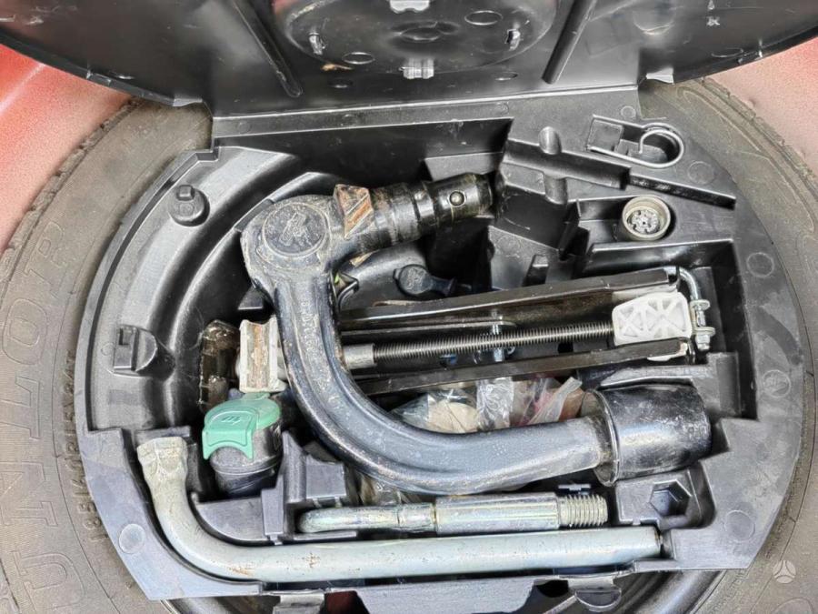 Sarkans Volkswagen Polo 2010 Viļņa, ar dzinēja tilpumu 1.60 L un nobraukumu 300 tūkst. km par 3350 €, foto 20 vietnē AUTOMOTO.COM.LV