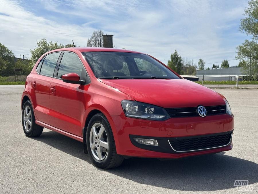 Red Volkswagen Polo 2011 in Plunge, with an engine capacity of 1.20 L and mileage of 198 thousand km for 5850 €, photo 3 on AUTOMOTO.COM.LV