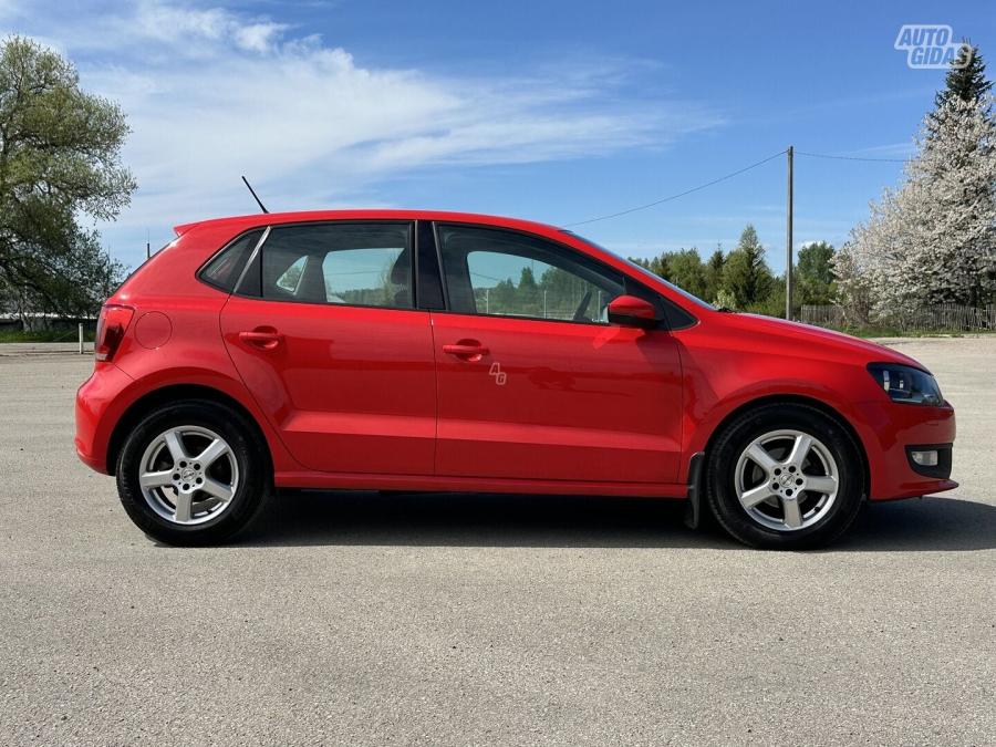 Red Volkswagen Polo 2011 in Plunge, with an engine capacity of 1.20 L and mileage of 198 thousand km for 5850 €, photo 4 on AUTOMOTO.COM.LV