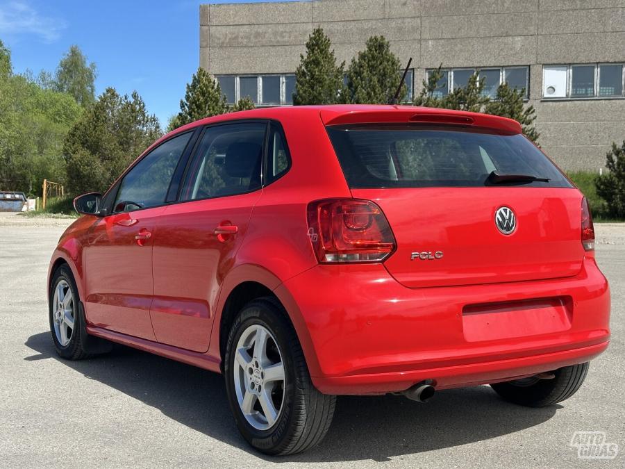 Red Volkswagen Polo 2011 in Plunge, with an engine capacity of 1.20 L and mileage of 198 thousand km for 5850 €, photo 6 on AUTOMOTO.COM.LV