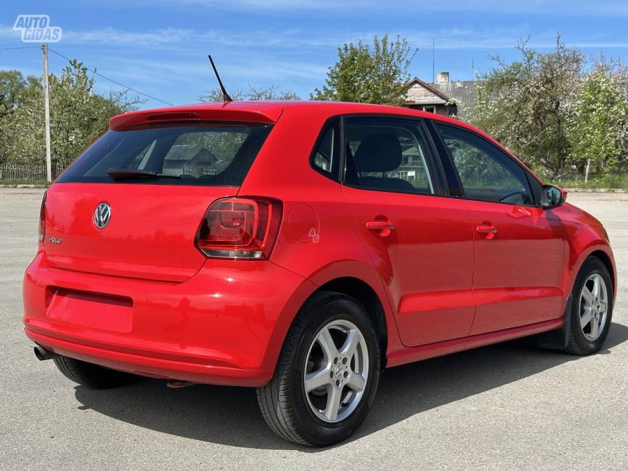 Red Volkswagen Polo 2011 in Plunge, with an engine capacity of 1.20 L and mileage of 198 thousand km for 5850 €, photo 7 on AUTOMOTO.COM.LV