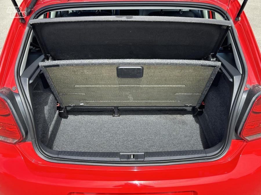 Red Volkswagen Polo 2011 in Plunge, with an engine capacity of 1.20 L and mileage of 198 thousand km for 5850 €, photo 11 on AUTOMOTO.COM.LV