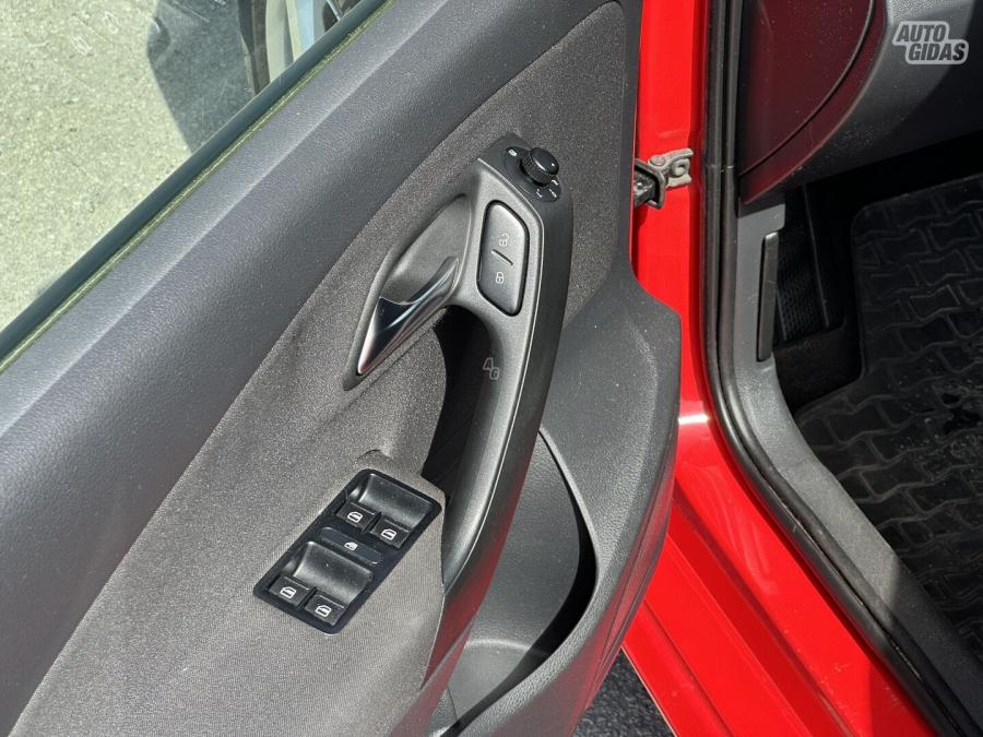 Red Volkswagen Polo 2011 in Plunge, with an engine capacity of 1.20 L and mileage of 198 thousand km for 5850 €, photo 14 on AUTOMOTO.COM.LV