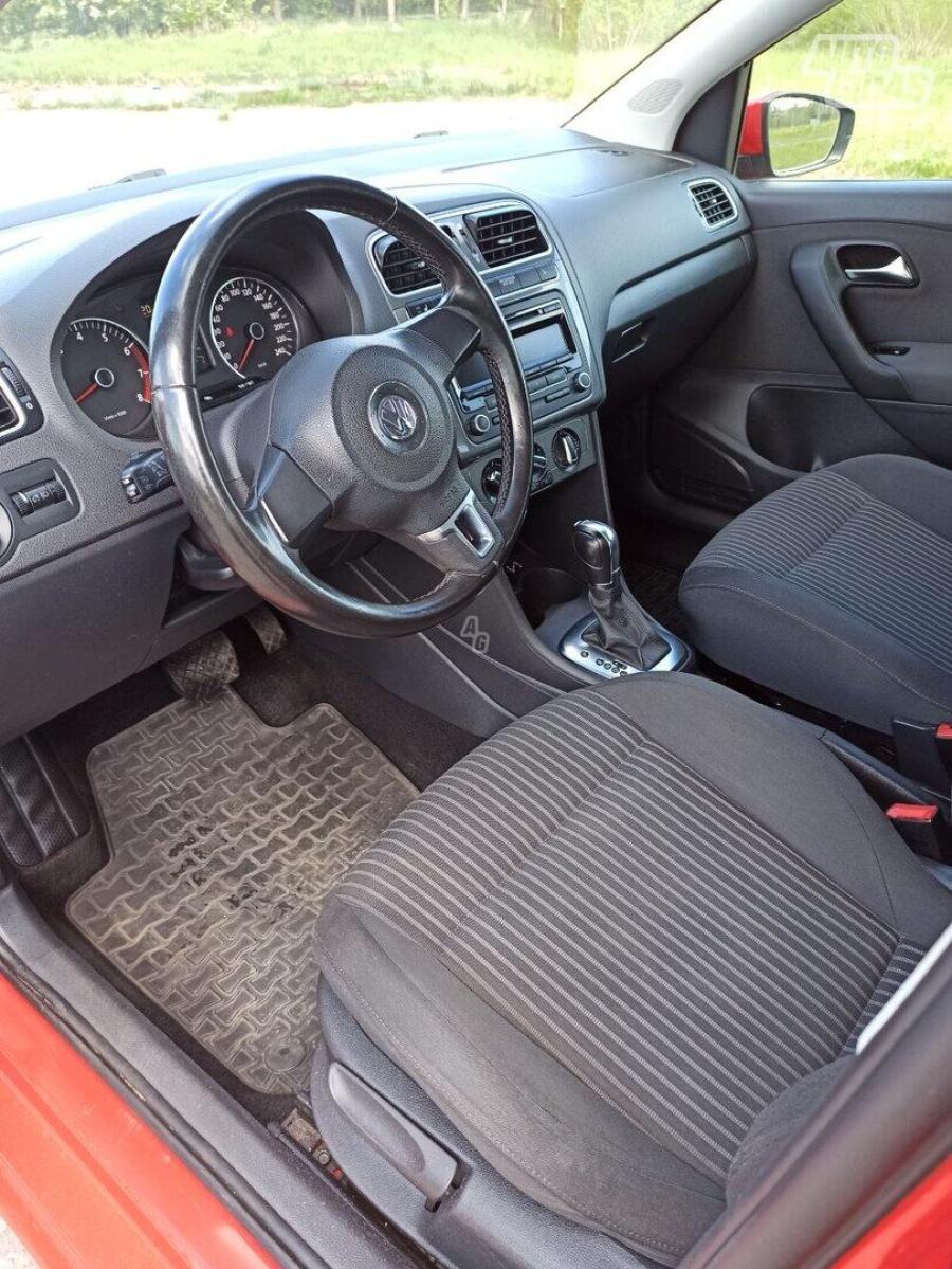 Red Volkswagen Polo 2011 in Plunge, with an engine capacity of 1.20 L and mileage of 198 thousand km for 5850 €, photo 15 on AUTOMOTO.COM.LV