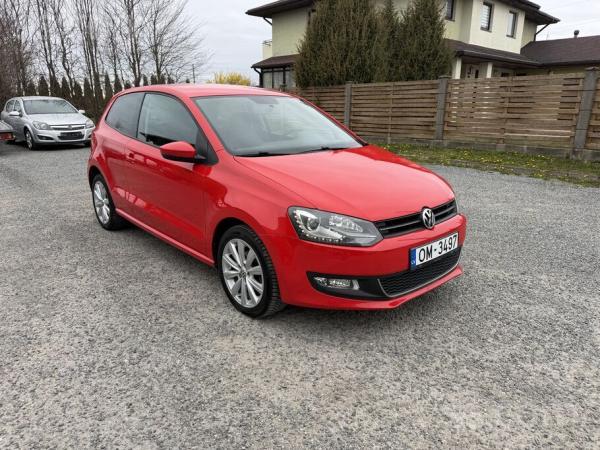 Red Volkswagen Polo 2011 in Saldus, with an engine capacity of 1.60 L and mileage of 267 thousand km for 4450 €, photo 3 on AUTOMOTO.COM.LV