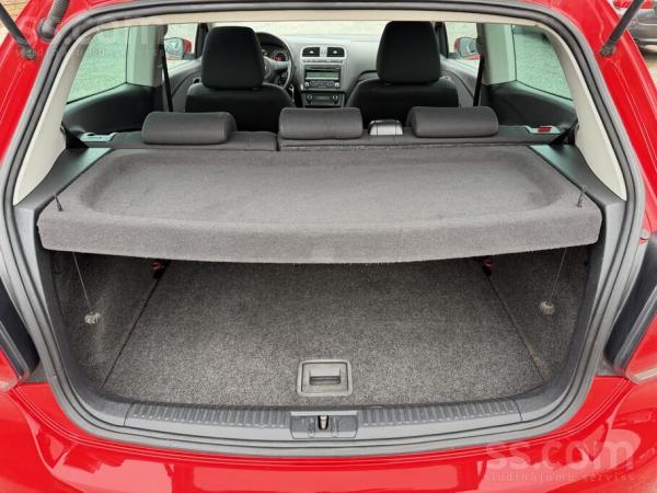 Red Volkswagen Polo 2011 in Saldus, with an engine capacity of 1.60 L and mileage of 267 thousand km for 4450 €, photo 9 on AUTOMOTO.COM.LV