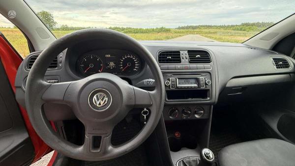 Sarkans Volkswagen Polo 2011 Viļņa, ar dzinēja tilpumu 1.20 L un nobraukumu 232 tūkst. km par 1599 €, foto 8 vietnē AUTOMOTO.COM.LV