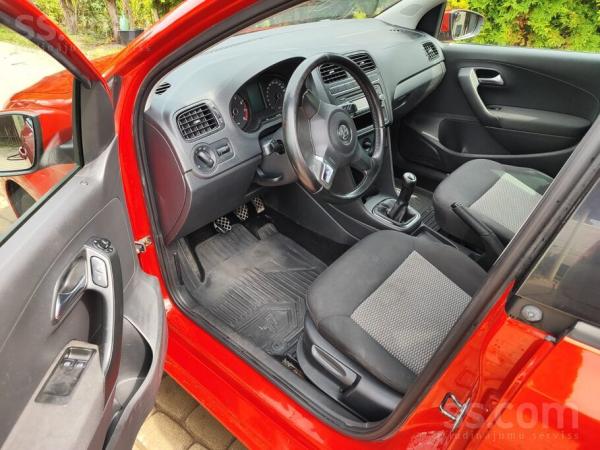 Red Volkswagen Polo 2011 in Riga, with an engine capacity of 1.40 L and mileage of 209 thousand km for 3500 €, photo 6 on AUTOMOTO.COM.LV