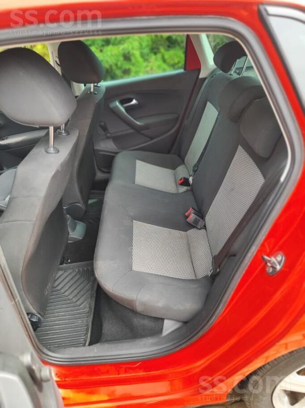 Red Volkswagen Polo 2011 in Riga, with an engine capacity of 1.40 L and mileage of 209 thousand km for 3500 €, photo 8 on AUTOMOTO.COM.LV