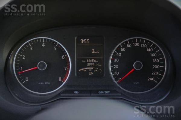 Red Volkswagen Polo 2011 in Riga, with an engine capacity of 1.40 L and mileage of 190 thousand km for 2995 €, photo 7 on AUTOMOTO.COM.LV