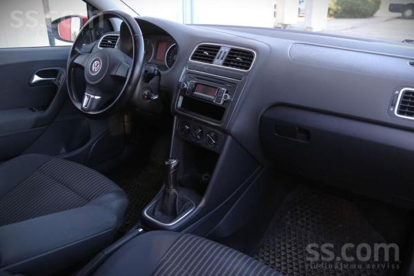 Red Volkswagen Polo 2011 in Riga, with an engine capacity of 1.40 L and mileage of 190 thousand km for 2995 €, photo 10 on AUTOMOTO.COM.LV