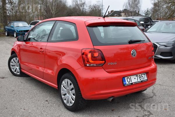 Red Volkswagen Polo 2012 in Kuldiga, with an engine capacity of 1.20 L and mileage of 0 thousand km for 6250 €, photo 3 on AUTOMOTO.COM.LV