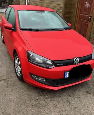 Red Volkswagen Polo 2012 in Vilnius, with an engine capacity of 1.20 L and mileage of 330 thousand km for 4800 €, photo 3 on AUTOMOTO.COM.LV