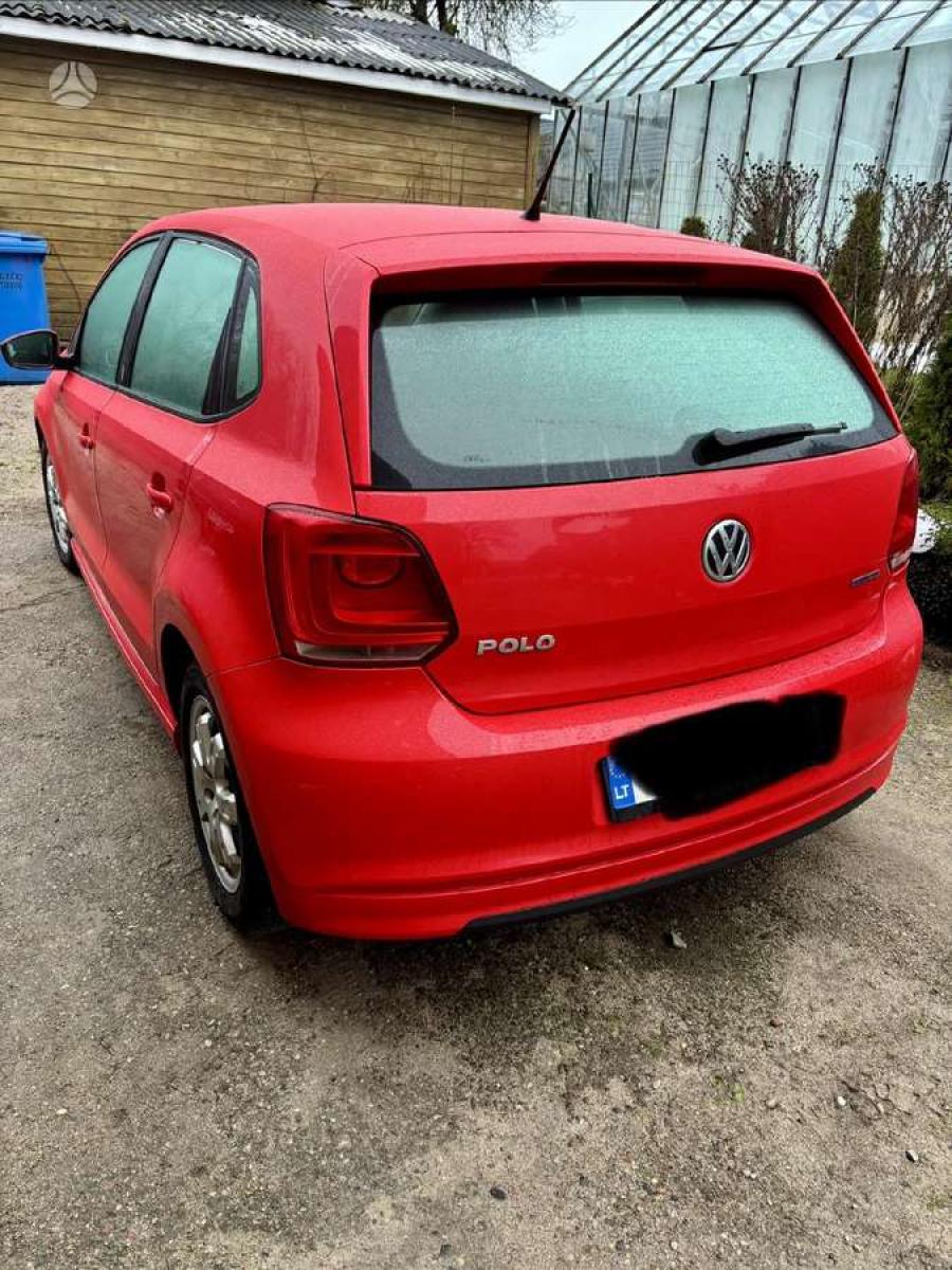 Red Volkswagen Polo 2012 in Vilnius, with an engine capacity of 1.20 L and mileage of 330 thousand km for 4800 €, photo 4 on AUTOMOTO.COM.LV