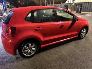 Red Volkswagen Polo 2012 in Vilnius, with an engine capacity of 1.20 L and mileage of 330 thousand km for 4800 €, photo 5 on AUTOMOTO.COM.LV