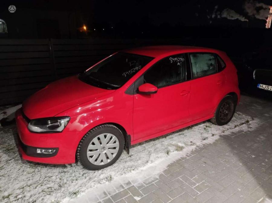 Sarkans Volkswagen Polo 2012 Šauļi, ar dzinēja tilpumu 1.20 L un nobraukumu 162 tūkst. km par 2150 €, foto 1 vietnē AUTOMOTO.COM.LV