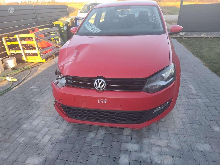 Sarkans Volkswagen Polo 2012 Šauļi, ar dzinēja tilpumu 1.20 L un nobraukumu 162 tūkst. km par 2150 €, foto 2 vietnē AUTOMOTO.COM.LV