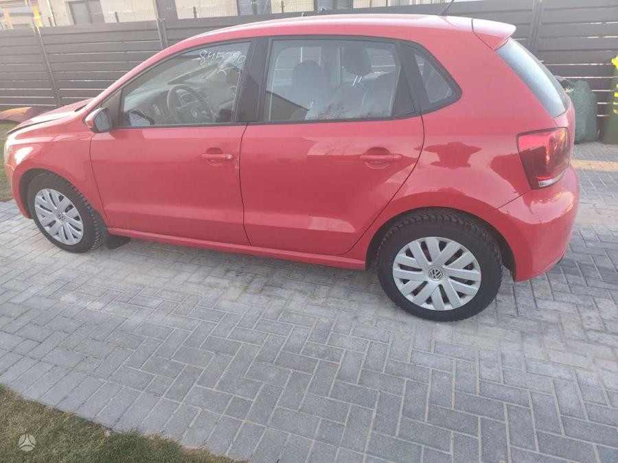 Sarkans Volkswagen Polo 2012 Šauļi, ar dzinēja tilpumu 1.20 L un nobraukumu 162 tūkst. km par 2150 €, foto 3 vietnē AUTOMOTO.COM.LV
