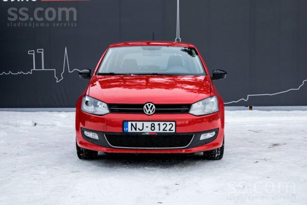 Red Volkswagen Polo 2012 in Riga, with an engine capacity of 1.60 L and mileage of 260 thousand km for 7490 €, photo 2 on AUTOMOTO.COM.LV