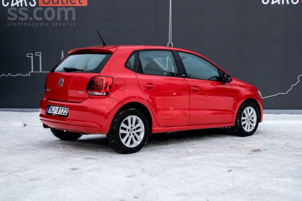 Red Volkswagen Polo 2012 in Riga, with an engine capacity of 1.60 L and mileage of 260 thousand km for 7490 €, photo 6 on AUTOMOTO.COM.LV