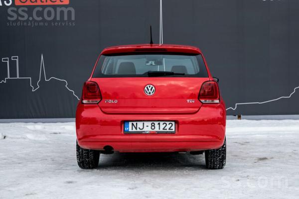 Red Volkswagen Polo 2012 in Riga, with an engine capacity of 1.60 L and mileage of 260 thousand km for 7490 €, photo 7 on AUTOMOTO.COM.LV
