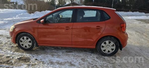 Red Volkswagen Polo 2012 in Jelgava, with an engine capacity of 1.20 L and mileage of 288 thousand km for 3400 €, photo 5 on AUTOMOTO.COM.LV