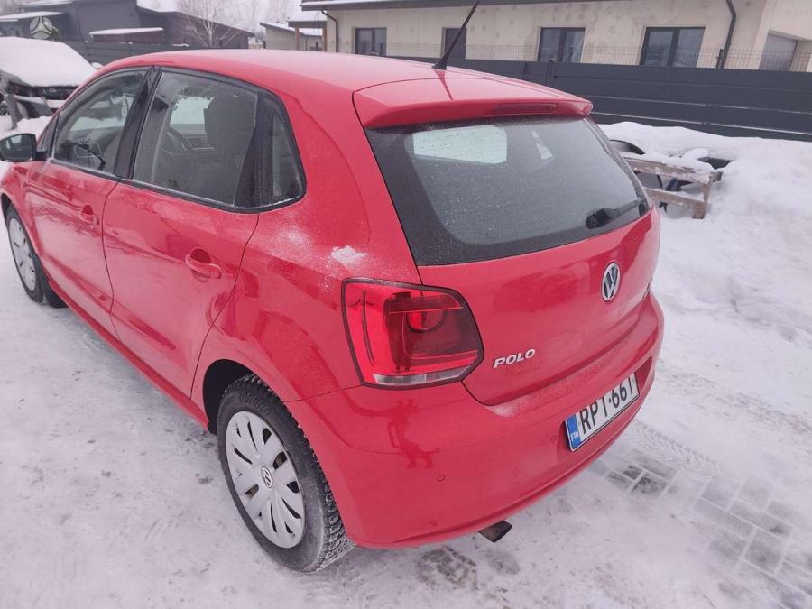 Red Volkswagen Polo 2012 in Siauliai, with an engine capacity of 1.20 L and mileage of 162 thousand km for 3250 €, photo 5 on AUTOMOTO.COM.LV