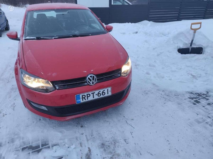 Red Volkswagen Polo 2012 in Siauliai, with an engine capacity of 1.20 L and mileage of 162 thousand km for 3250 €, photo 7 on AUTOMOTO.COM.LV