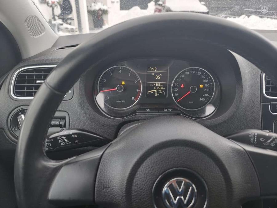 Red Volkswagen Polo 2012 in Siauliai, with an engine capacity of 1.20 L and mileage of 162 thousand km for 3250 €, photo 11 on AUTOMOTO.COM.LV