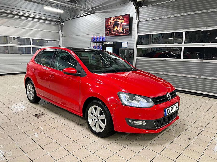 Red Volkswagen Polo 2012 in Vilnius, with an engine capacity of 1.60 L and mileage of 299 thousand km for 5499 €, photo 1 on AUTOMOTO.COM.LV