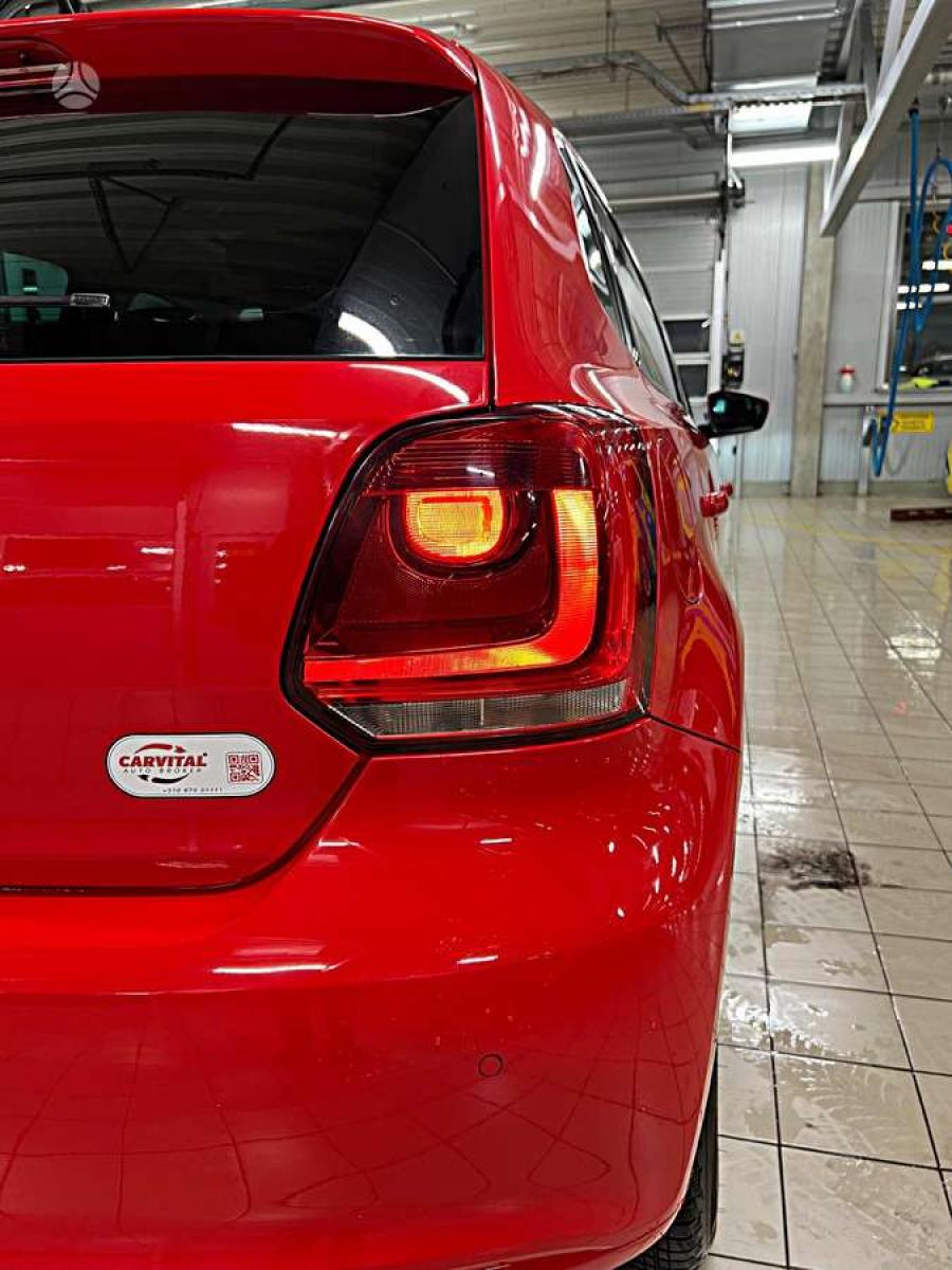 Red Volkswagen Polo 2012 in Vilnius, with an engine capacity of 1.60 L and mileage of 299 thousand km for 5499 €, photo 9 on AUTOMOTO.COM.LV