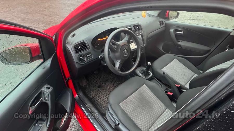 Red Volkswagen Polo 2012 in Tallinn, with an engine capacity of 1.20 L and mileage of 151 thousand km for 4290 €, photo 9 on AUTOMOTO.COM.LV
