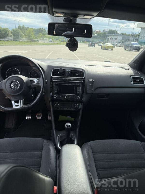 Red Volkswagen Polo 2012 in Rezekne, with an engine capacity of 1.20 L and mileage of 175 thousand km for 4600 €, photo 11 on AUTOMOTO.COM.LV