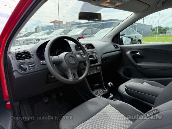 Sarkans Volkswagen Polo 2013 Tallina, ar dzinēja tilpumu 1.20 L un nobraukumu 133 tūkst. km par 4990 €, foto 5 vietnē AUTOMOTO.COM.LV