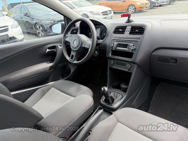 Red Volkswagen Polo 2013 in Tallinn, with an engine capacity of 1.20 L and mileage of 133 thousand km for 4990 €, photo 6 on AUTOMOTO.COM.LV