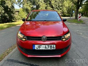 Red Volkswagen Polo 2013 in Riga, with an engine capacity of 1.20 L and mileage of 208 thousand km for 3290 €, photo 3 on AUTOMOTO.COM.LV