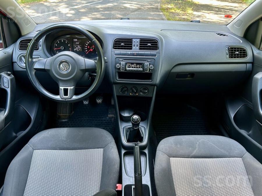 Red Volkswagen Polo 2013 in Riga, with an engine capacity of 1.20 L and mileage of 208 thousand km for 3290 €, photo 8 on AUTOMOTO.COM.LV