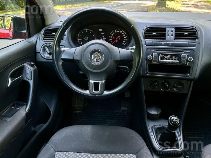 Red Volkswagen Polo 2013 in Riga, with an engine capacity of 1.20 L and mileage of 208 thousand km for 3290 €, photo 9 on AUTOMOTO.COM.LV