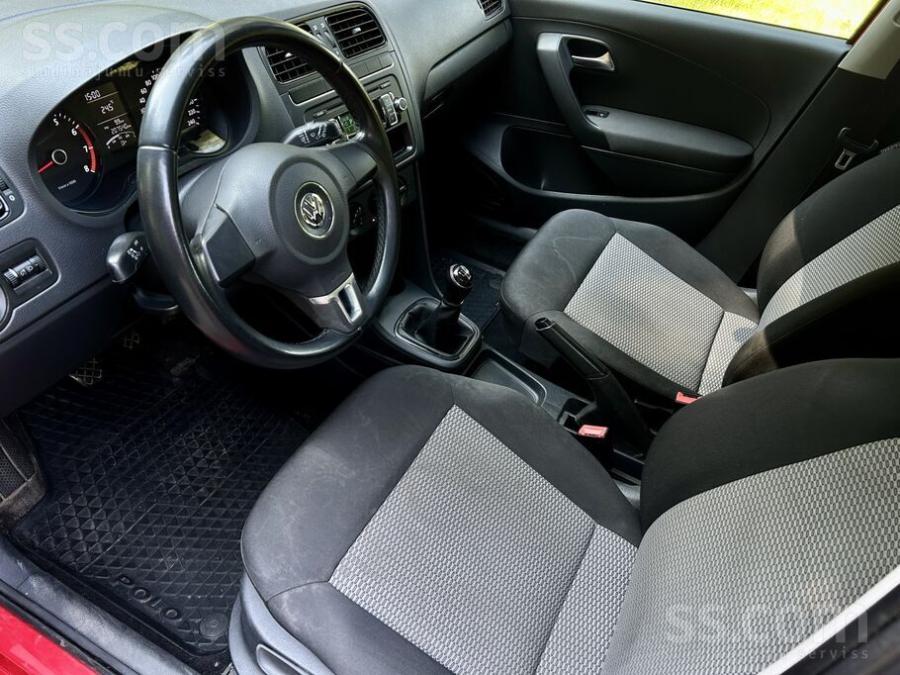 Red Volkswagen Polo 2013 in Riga, with an engine capacity of 1.20 L and mileage of 208 thousand km for 3290 €, photo 10 on AUTOMOTO.COM.LV