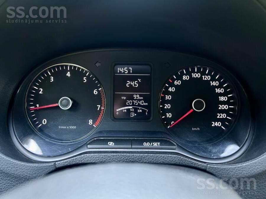 Red Volkswagen Polo 2013 in Riga, with an engine capacity of 1.20 L and mileage of 208 thousand km for 3290 €, photo 14 on AUTOMOTO.COM.LV