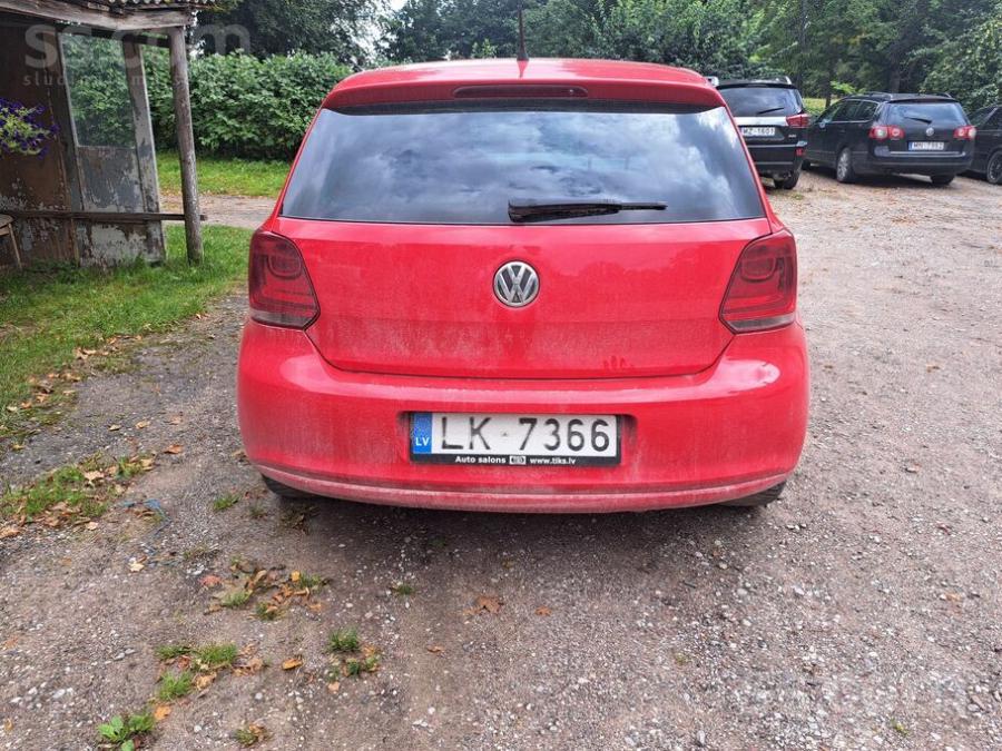 Sarkans Volkswagen Polo 2013 Kuldīga, ar dzinēja tilpumu 1.20 L un nobraukumu 264 tūkst. km par 1800 €, foto 3 vietnē AUTOMOTO.COM.LV