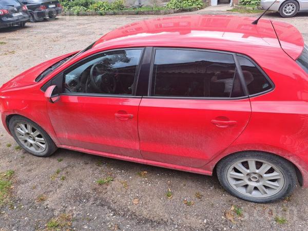 Volkswagen Polo 2013 Kuldīga vietnē Sarkans Volkswagen Polo 2013 Kuldīga, ar dzinēja tilpumu 1.20 L un nobraukumu 264 tūkst. km par 1800 €, foto 4 vietnē AUTOMOTO.COM.LV