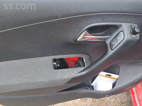 Volkswagen Polo 2013 Kuldīga vietnē Sarkans Volkswagen Polo 2013 Kuldīga, ar dzinēja tilpumu 1.20 L un nobraukumu 264 tūkst. km par 1800 €, foto 10 vietnē AUTOMOTO.COM.LV
