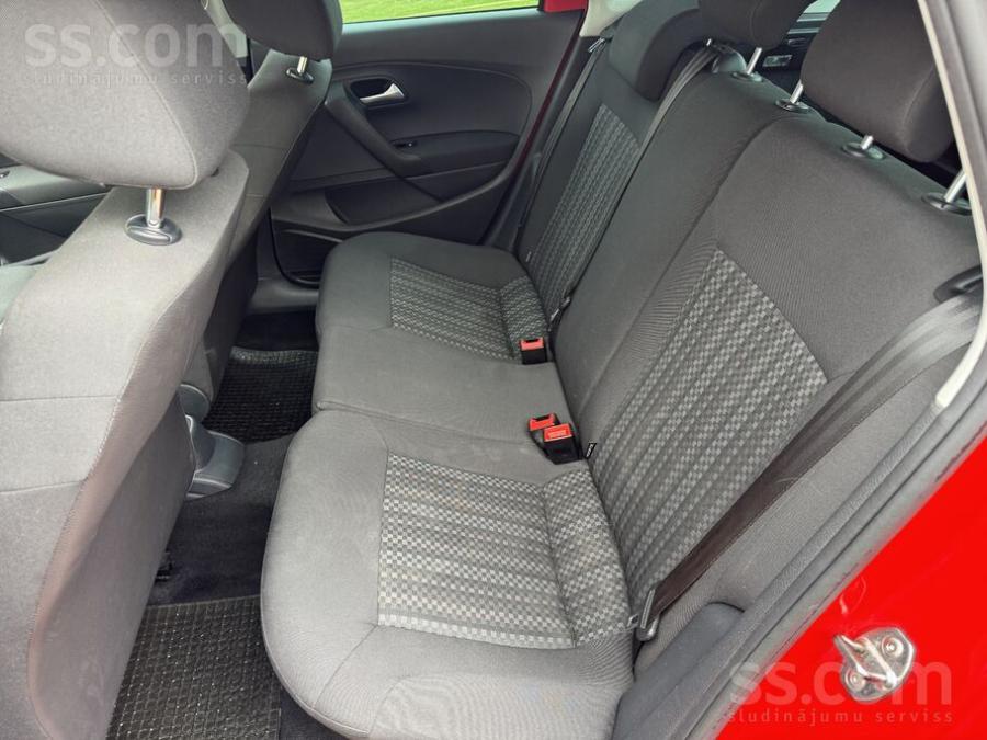 Red Volkswagen Polo 2015 in Ogre, with an engine capacity of 1.40 L and mileage of 225 thousand km for 4950 €, photo 18 on AUTOMOTO.COM.LV