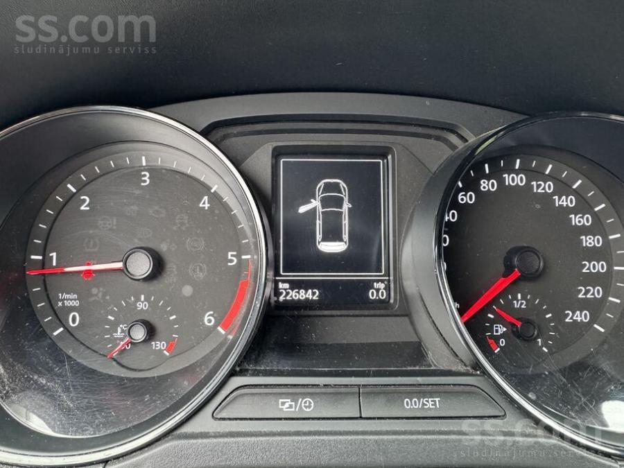Red Volkswagen Polo 2015 in Ogre, with an engine capacity of 1.40 L and mileage of 225 thousand km for 4950 €, photo 20 on AUTOMOTO.COM.LV