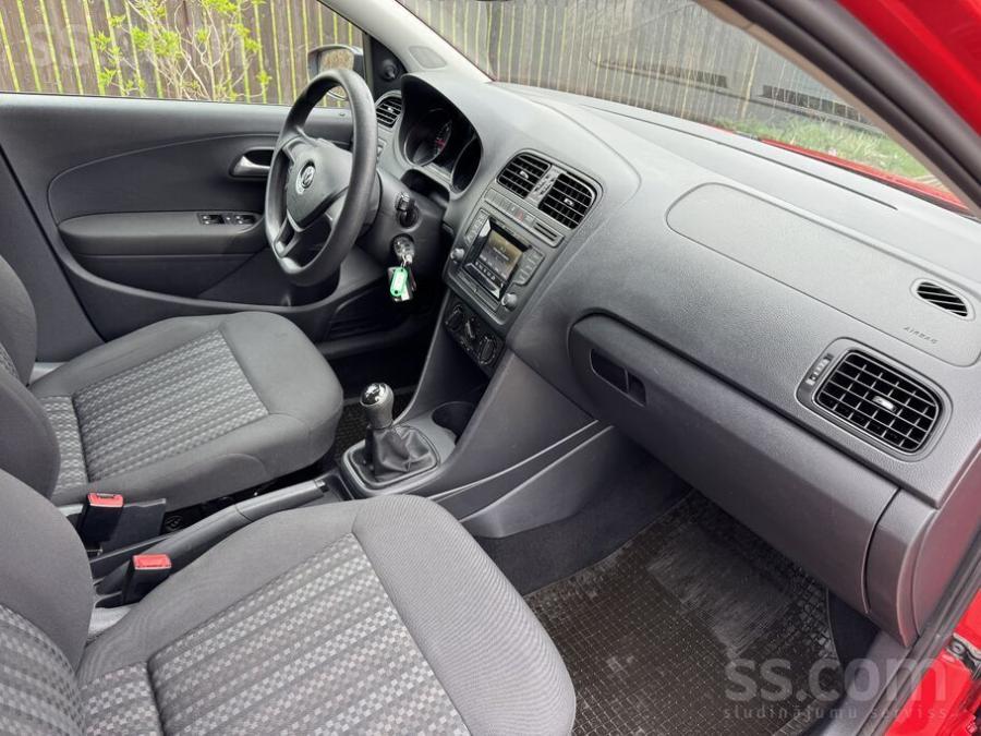 Red Volkswagen Polo 2015 in Ogre, with an engine capacity of 1.40 L and mileage of 225 thousand km for 4950 €, photo 21 on AUTOMOTO.COM.LV