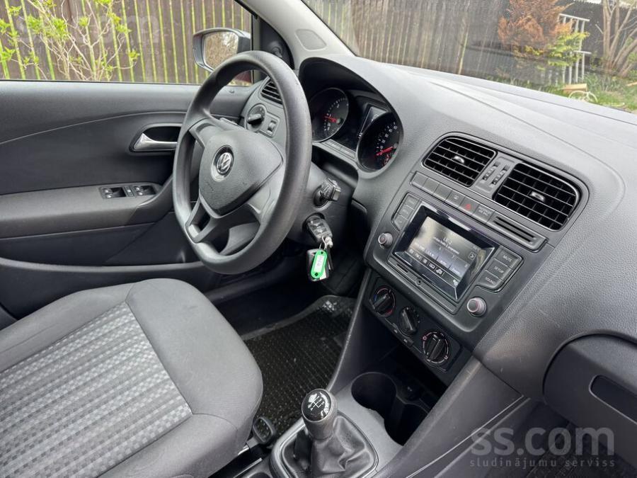 Red Volkswagen Polo 2015 in Ogre, with an engine capacity of 1.40 L and mileage of 225 thousand km for 4950 €, photo 23 on AUTOMOTO.COM.LV